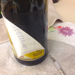 How to remove labels off of wine bottles | Simply Elegant Wedding Planning